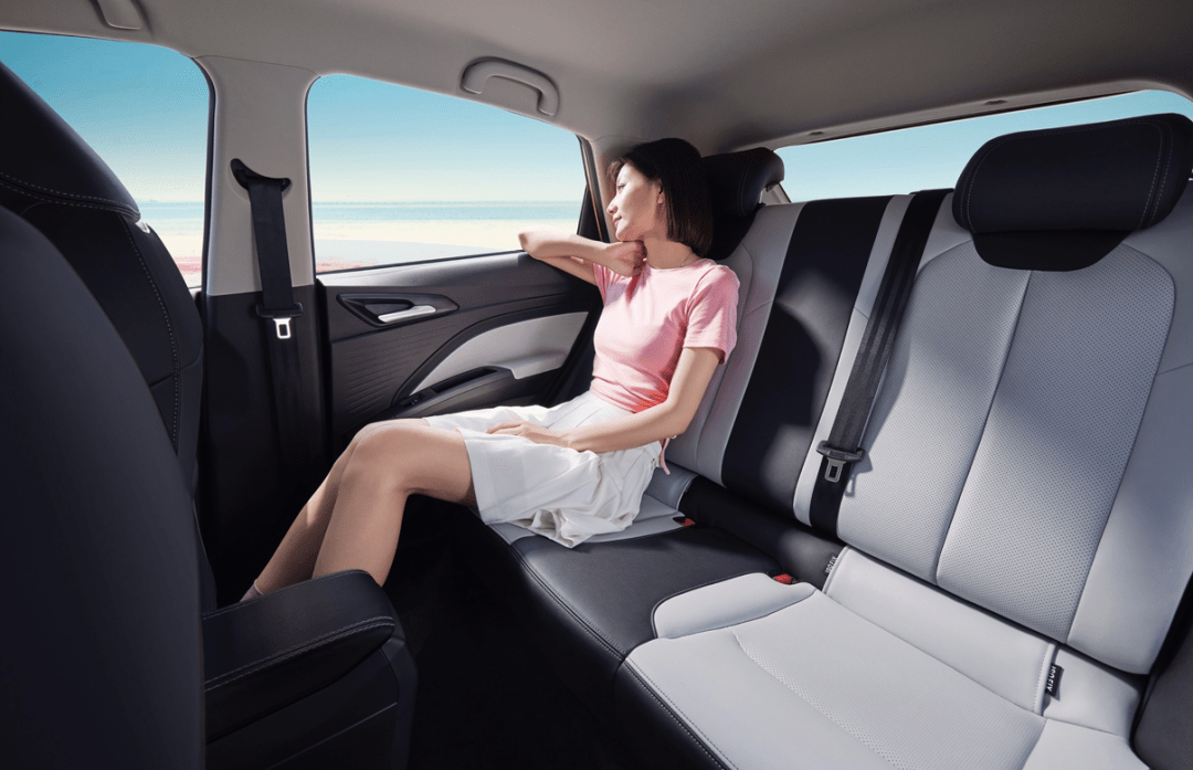 “五座大空间智能纯电SUV”登场！售价7.38万元起，哪吒AYA上市_搜狐汽车_搜狐网