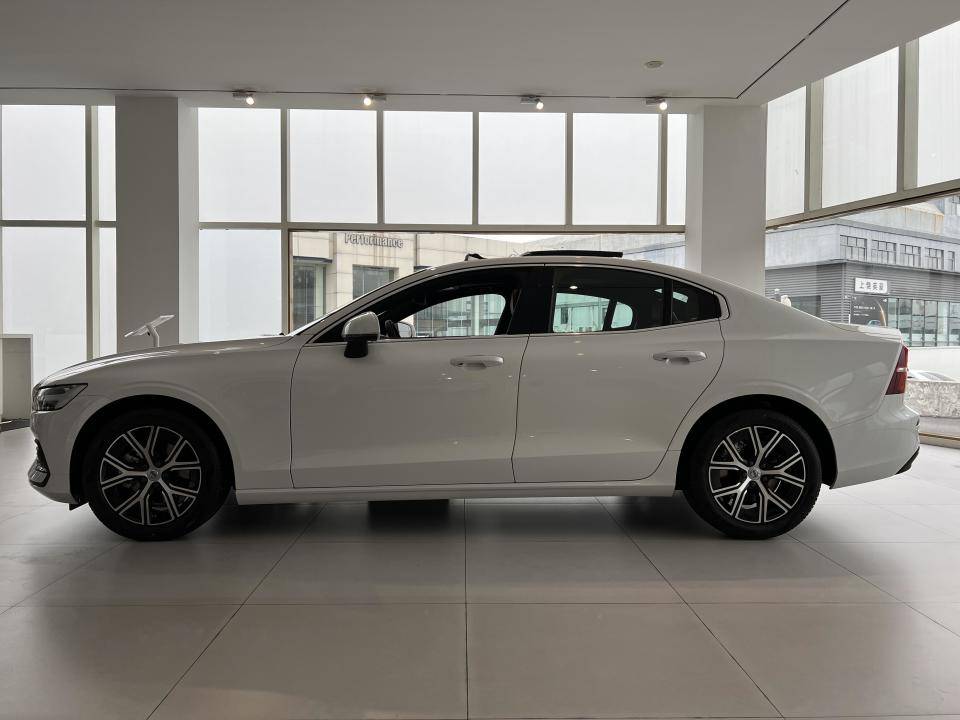 降维打击！沃尔沃S60下探到23.89万，2.0T+48V轻混，不比迈腾香？_搜狐汽车_搜狐网