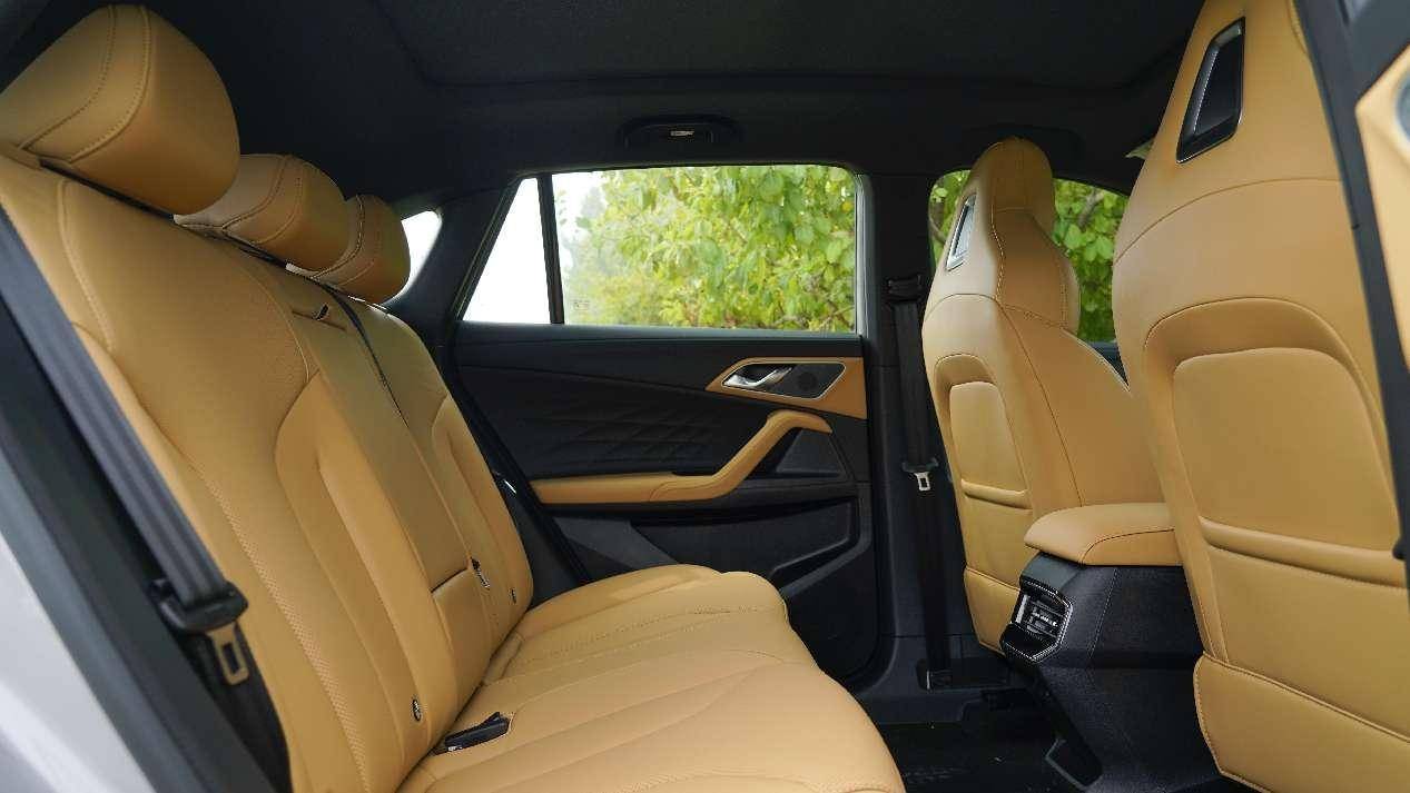 优惠2.4万，12.99万的年度性价比之选——全新荣威超混eRX5，还不入手？_搜狐汽车_搜狐网