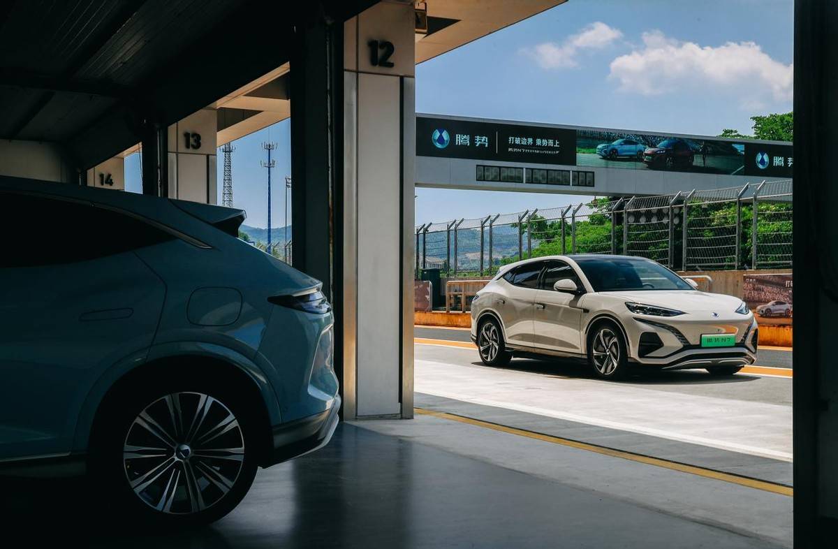 纯电中型SUV豪华感大PK，腾势N7轻松碾压蔚来ES6？_搜狐汽车_搜狐网