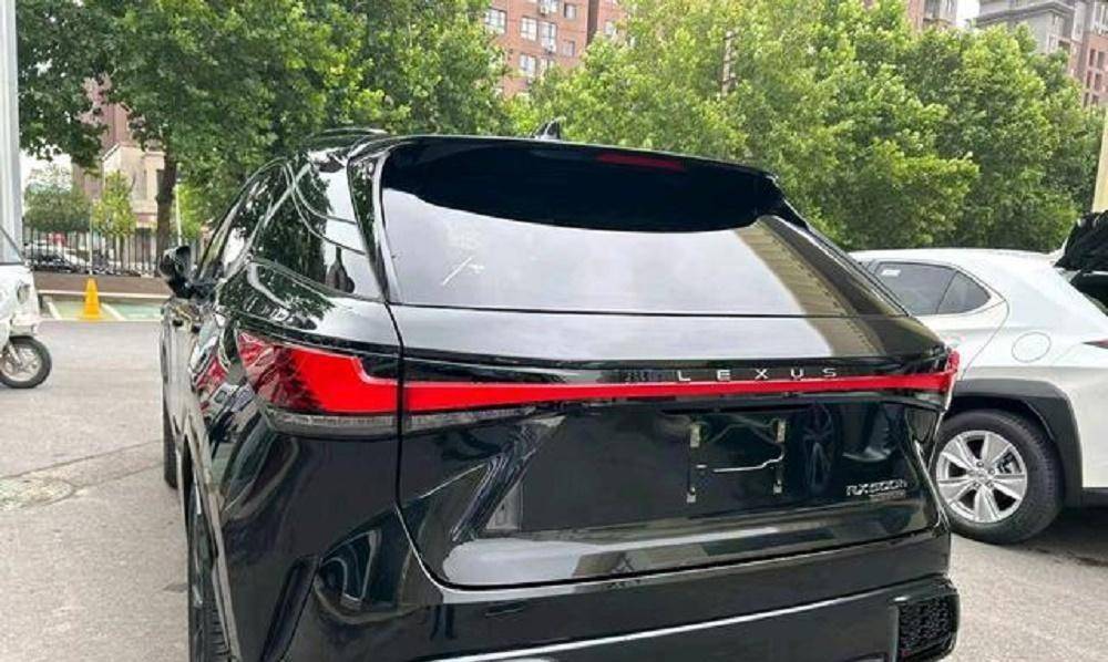 首辆“雷克萨斯RX”抵达国内，搭载2.4T+8AT组合，加价成定局！_搜狐汽车_搜狐网