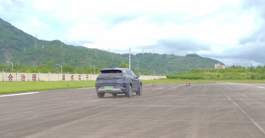 中大型SUV零百加速仅4.3秒是什么体验？试驾完腾势N8告诉你_搜狐汽车_搜狐网