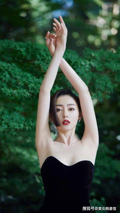 有一种性感叫张天爱！好身材“兜不住”，火辣又饱满！ -6park.com