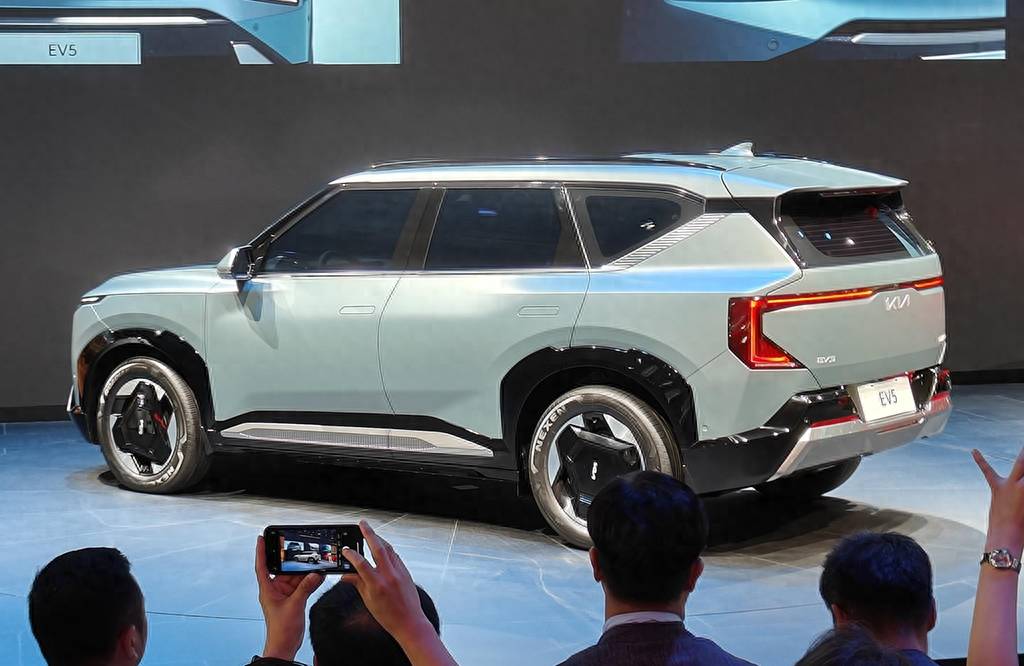 起亚EV5预售15.98万起 纯电中型SUV新选择_搜狐汽车_搜狐网