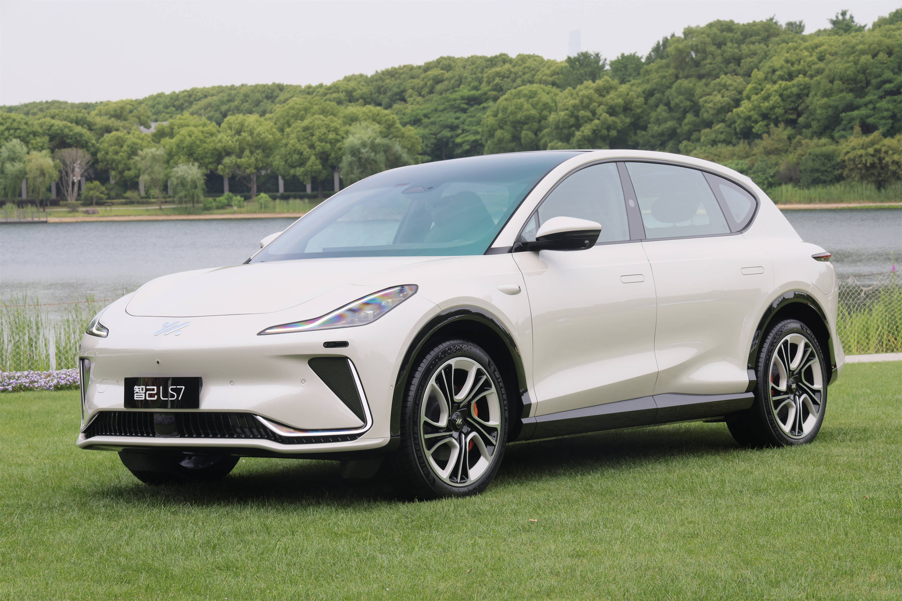 30年老司机决定放弃BBA，入手智己LS7_搜狐汽车_搜狐网