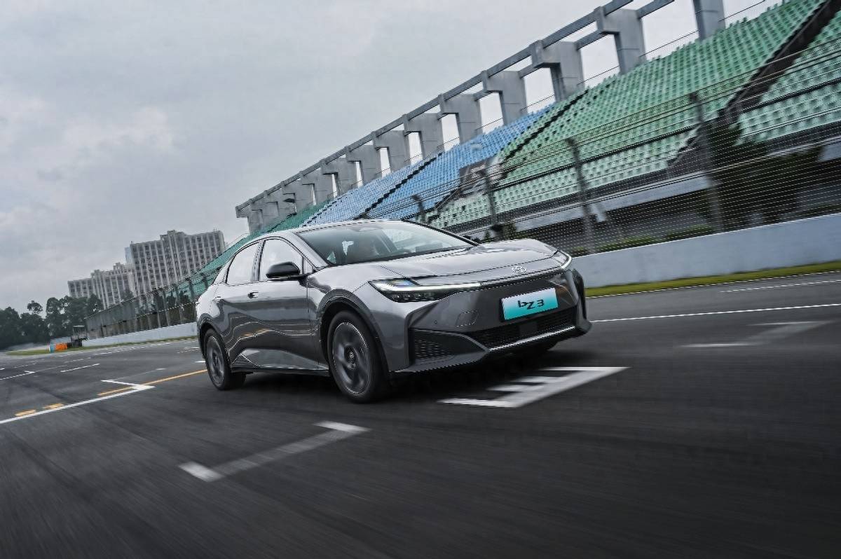 单月爆卖5836辆！一汽丰田bZ3扛起合资新能源大旗_搜狐汽车_搜狐网