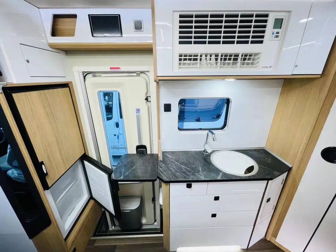 福特V362最新底盘，2.0T柴油+9AT最强组合—宇通C520小额头房车_搜狐汽车_搜狐网