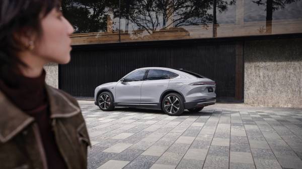 纯电轿跑SUV 蔚来EC6正式上市！售价35.8万元起！_搜狐汽车_搜狐网