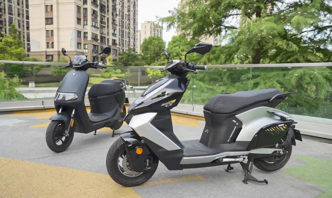 2万价格带最畅销！极核AE8S+和九号E300P，两款高速电摩选哪款？_搜狐汽车_搜狐网