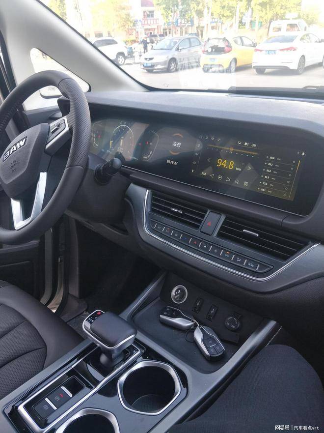 试驾全新的BAW北汽制造王牌M7 MPV：5.98万起售的中大型MPV，实力不容小觑_搜狐汽车_搜狐网