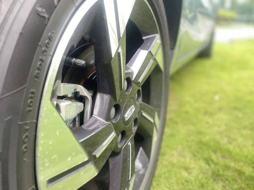 试驾：吉利帝豪LHiP冠军版，长续航低能耗代表_搜狐汽车_搜狐网