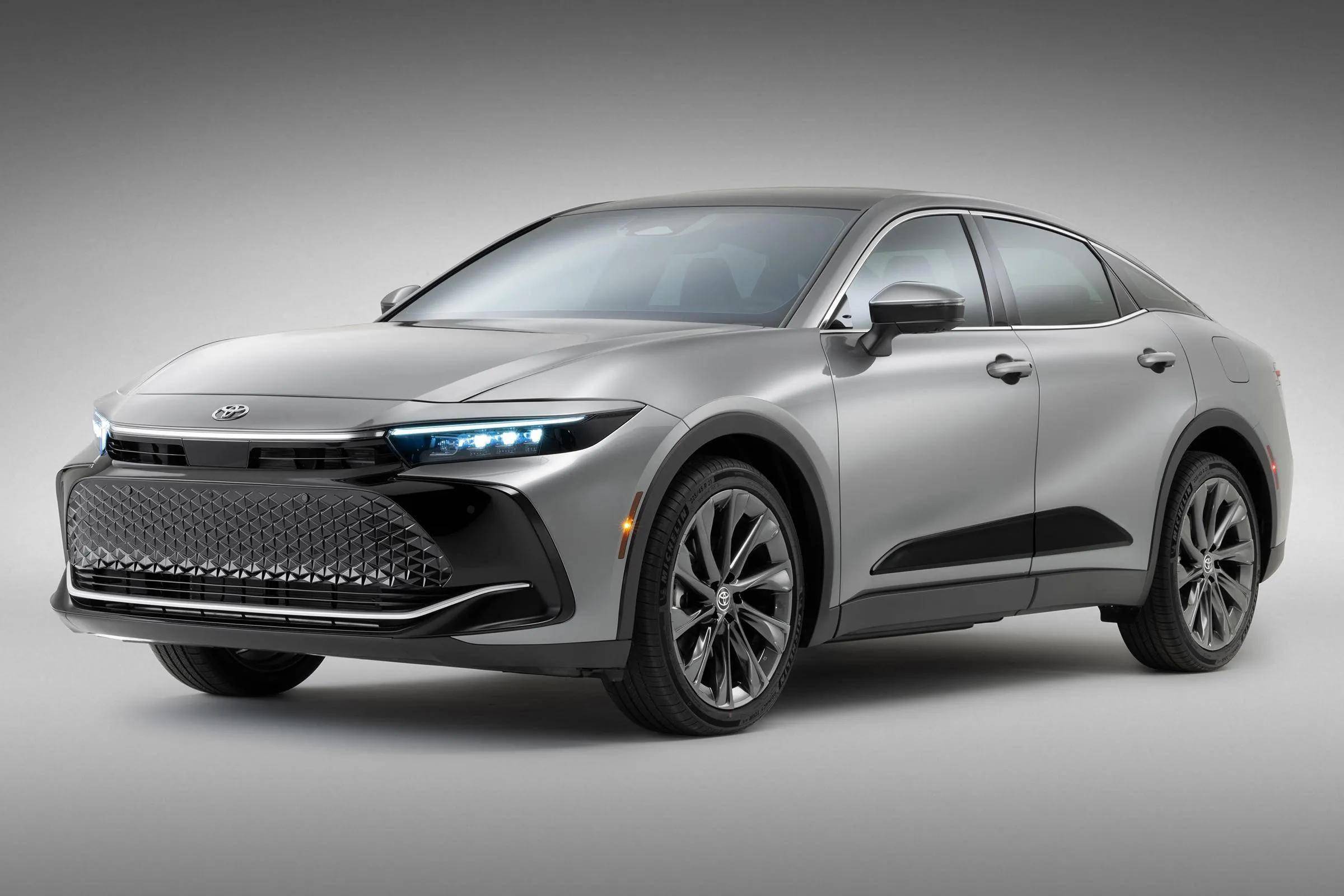 2023款皇冠正式亮相！全新2.4T+6AT配置，22万价格完胜奥迪A6？_搜狐汽车_搜狐网