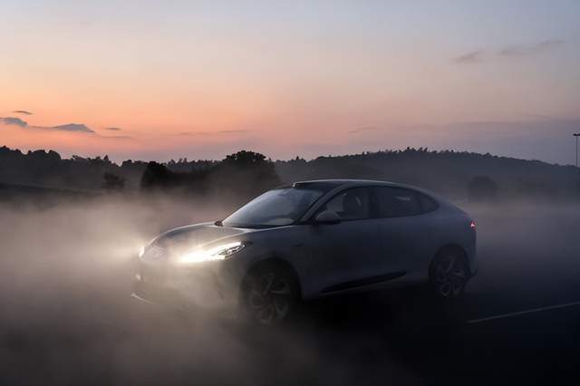 比肩百万豪车 售价仅21.49万起 智己LS6正式上市_搜狐汽车_搜狐网