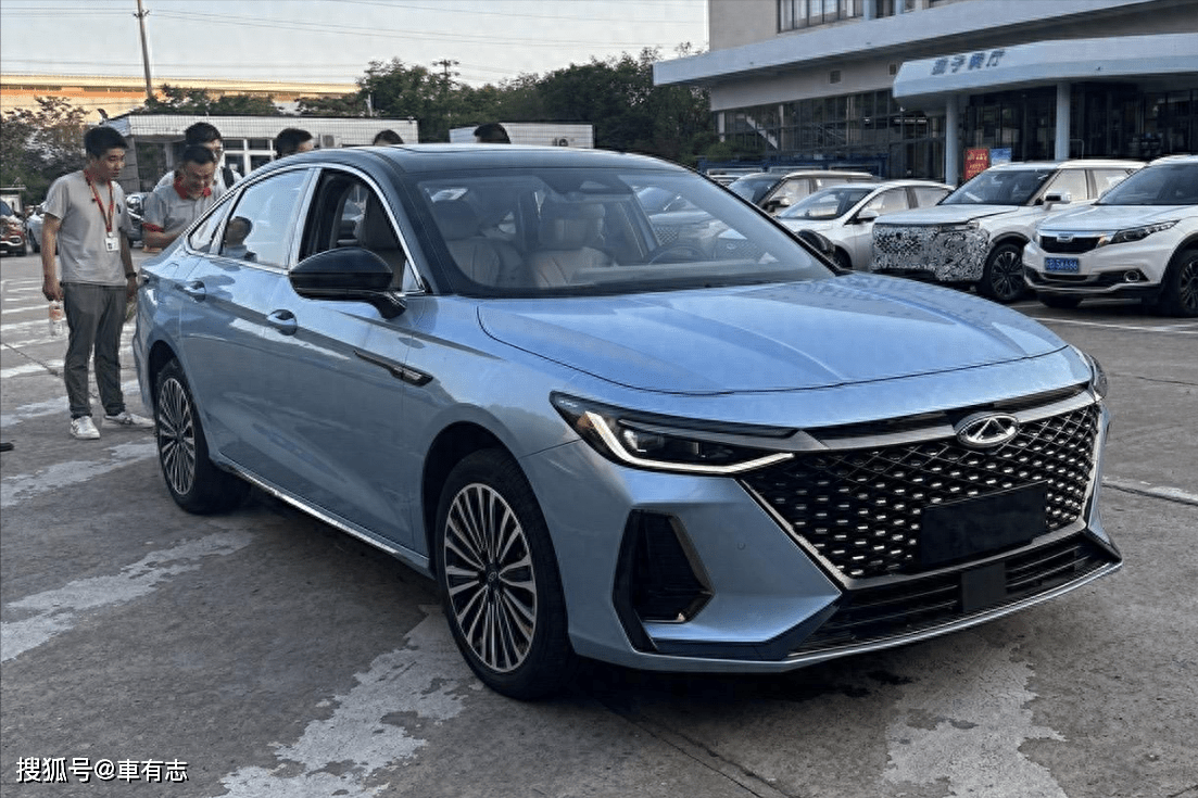 奇瑞风云A8现身街头，颜值高，配1.5T插混动力，百公里油耗仅为1L_搜狐汽车_搜狐网