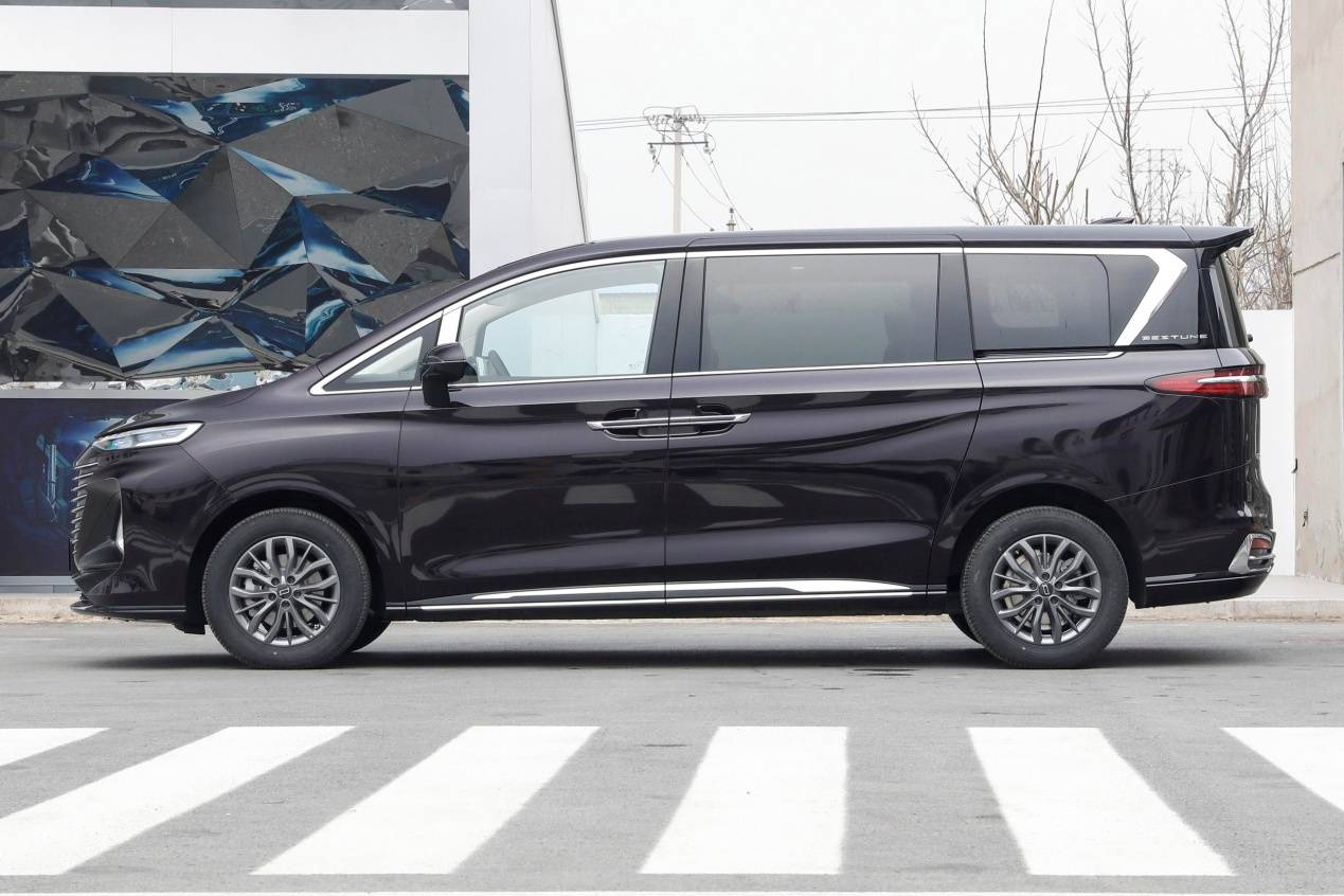 不到25万买顶配，比GL8还大一圈，奔腾M9到底值不值？_搜狐汽车_搜狐网