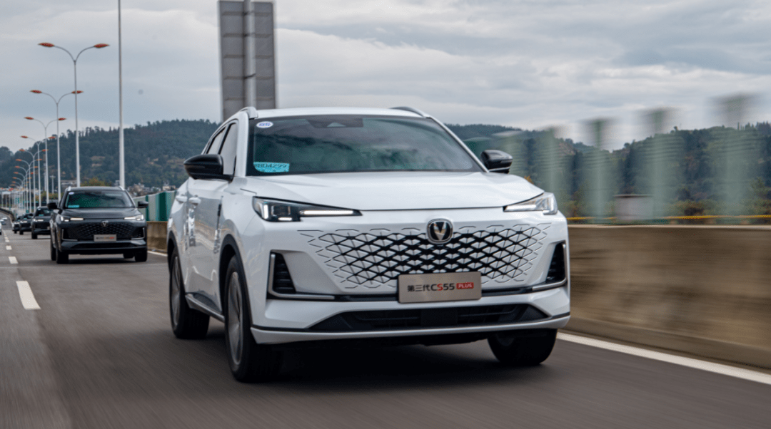 试驾第三代CS55PLUS：动力强劲、实用超值，你想要的都能满足_搜狐汽车_搜狐网