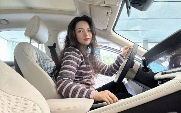 细节决定的高级感，实拍荣威D7 EV_搜狐汽车_搜狐网