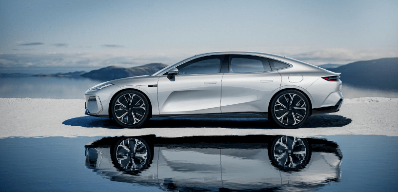 吉利银河E8首发，SEA架构首款轿车，45英寸8K大屏期待吗？_搜狐汽车_搜狐网