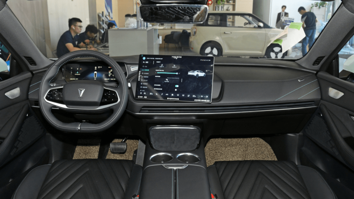 皮薄馅大，零跑C01VS深蓝SL03，谁能带来假期舒适出行_搜狐汽车_搜狐网