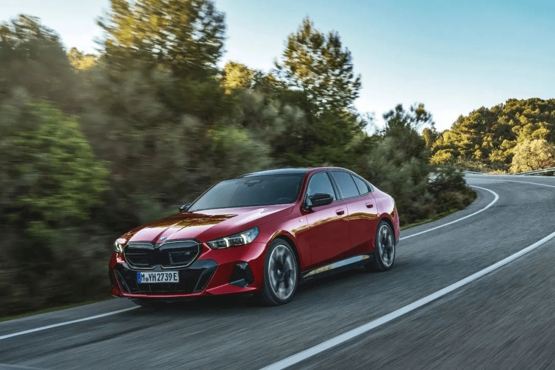 新一代宝马i5中国首发！零百加速6秒，续航582km，这数据够看吗？_搜狐汽车_搜狐网