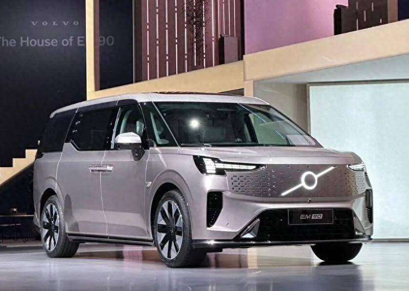 豪华移动客厅！续航738km，沃尔沃纯电MPV EM90售81.8万元_搜狐汽车_搜狐网