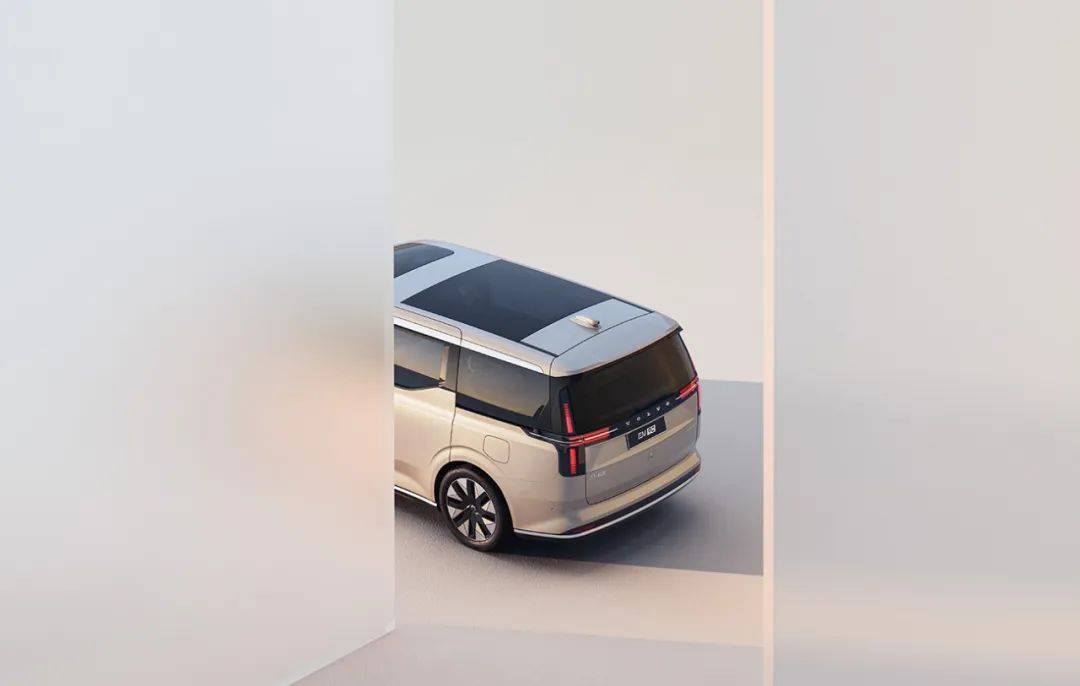 沃尔沃首款纯电豪华MPV：EM90公布售价81.8万元_搜狐汽车_搜狐网