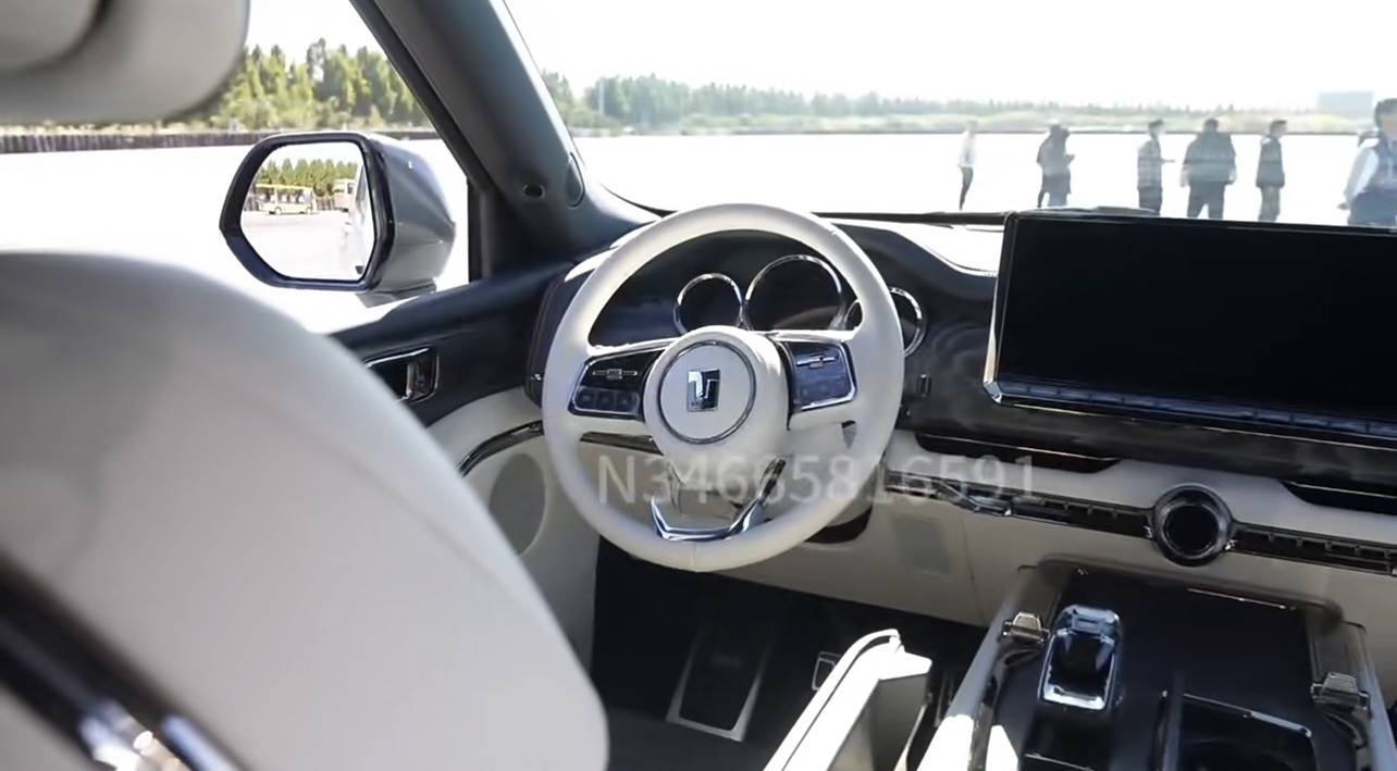 坦克700 Hi4-T实车亮相，配碳纤维套件+空气悬架，零百加速5s级_搜狐汽车_搜狐网