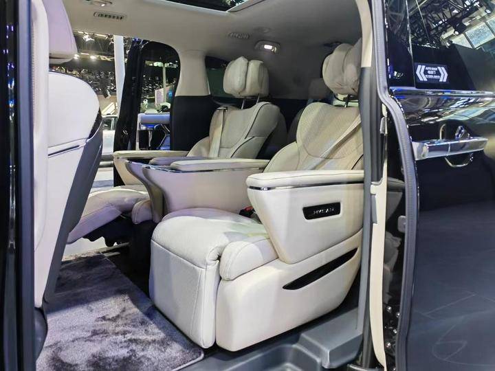 全系标配800V高压系统，家用MPV新秀合创V09亮相_搜狐汽车_搜狐网