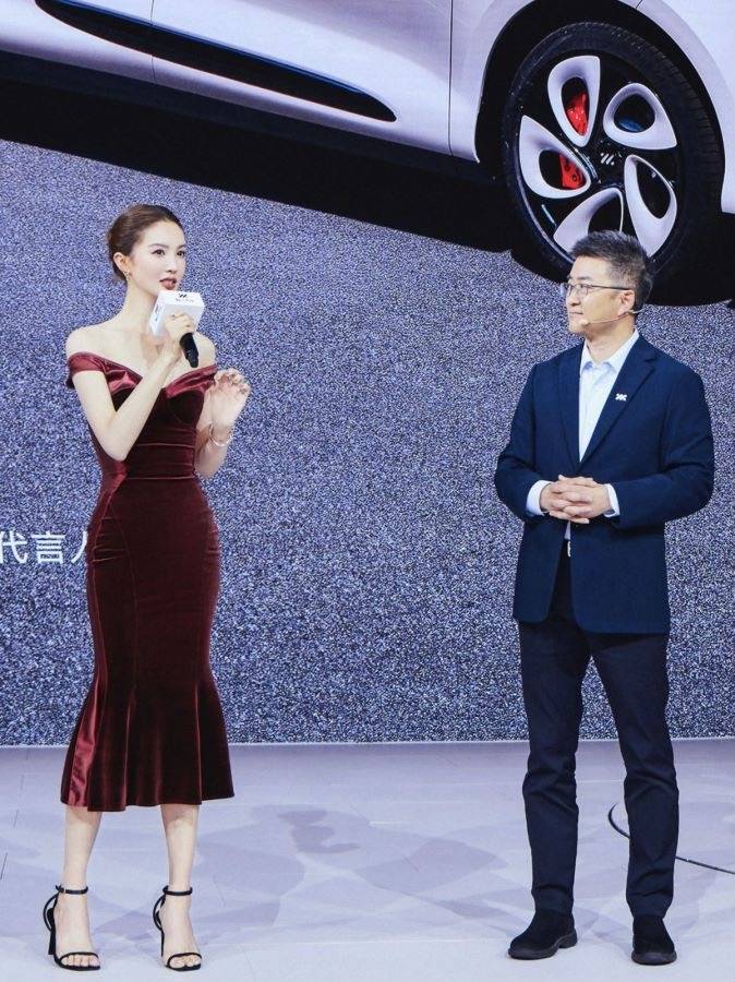 广州车展|金晨亲手交付“超级爆品” 百人喜提智己LS6“未来智舱”_搜狐汽车_搜狐网