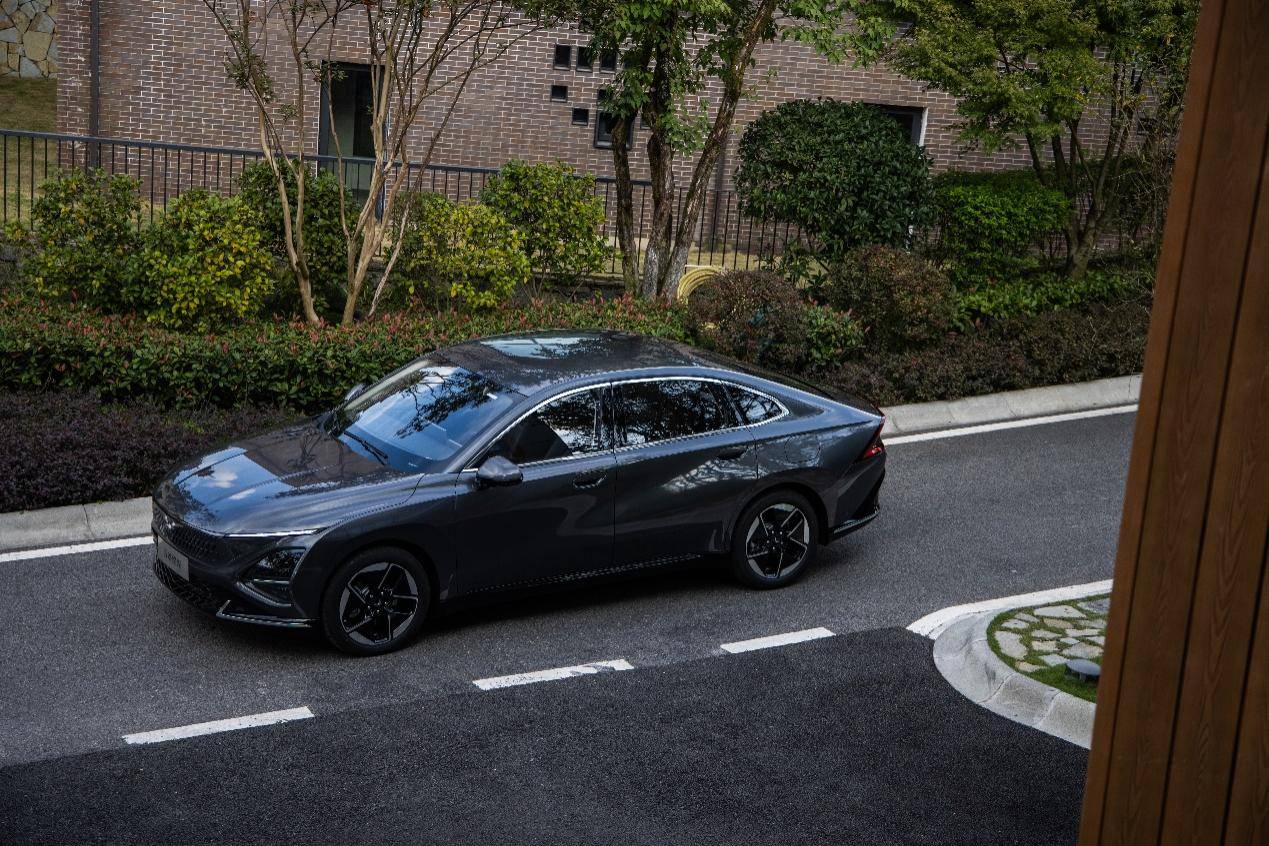 百公里加速7.9秒，综合续航1100km，五菱星光百公里仅花费30元左右_搜狐汽车_搜狐网