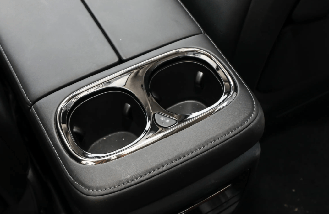 对比腾势D9 DM-i，传祺E9空间小配置低，还值得入手吗_搜狐汽车_搜狐网