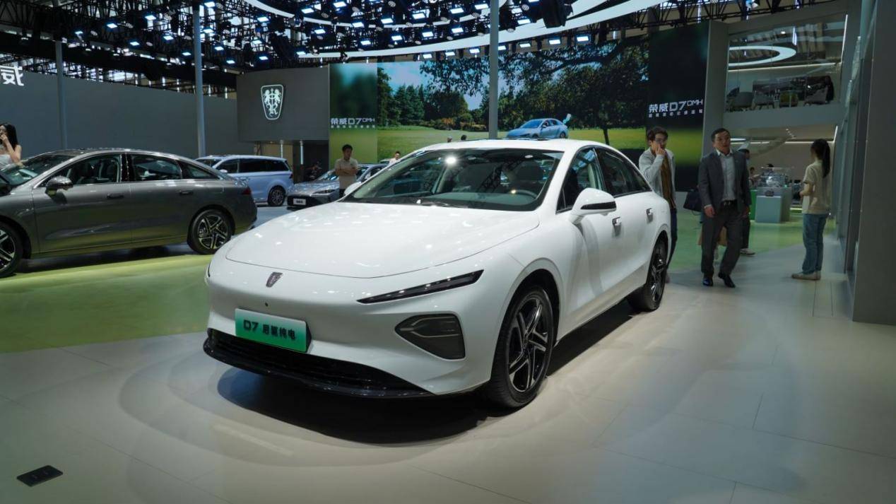 “什么叫越级？”荣威D7 EV完虐比亚迪秦PLUS EV！_搜狐汽车_搜狐网