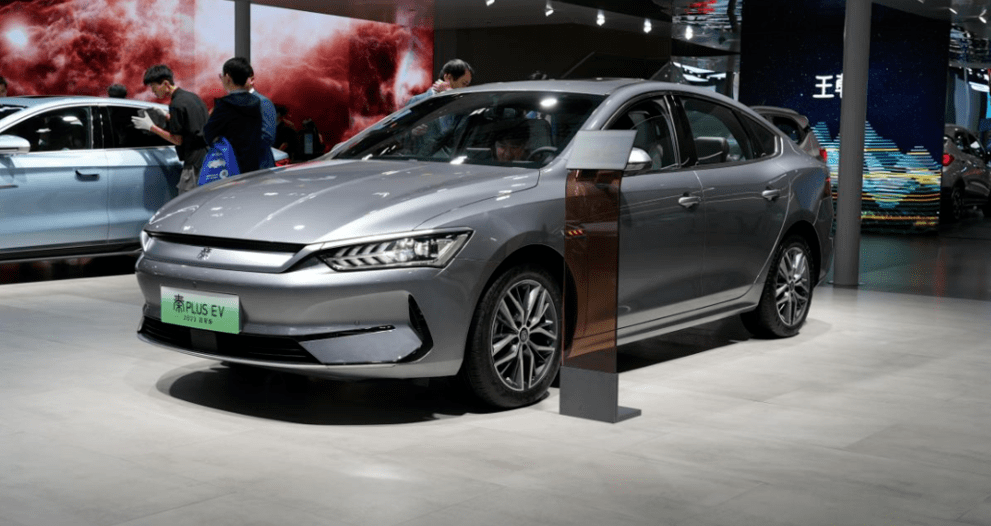 广州车展中门对狙，荣威D7 EV对决比亚迪秦PLUS EV，到底谁更强？_搜狐汽车_搜狐网