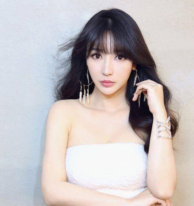 43岁柳岩瘦到脱相，让人看到了娱乐圈残酷的一面 -6park.com