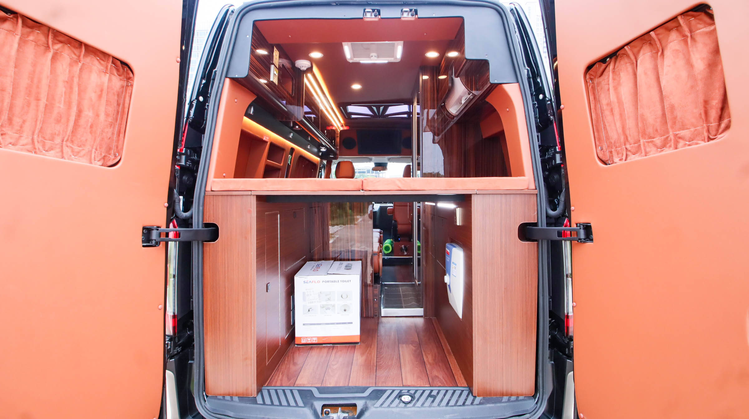 趣蜂B610：20多万的福特V362小房车，通勤代步自驾旅游首选！_搜狐汽车_搜狐网