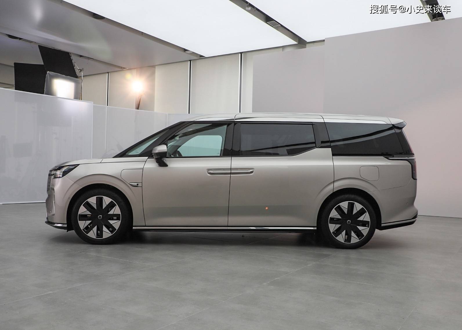 沃尔沃首款豪华MPV上市！轴距超3米2，配独立航空座椅，续航738Km_搜狐汽车_搜狐网