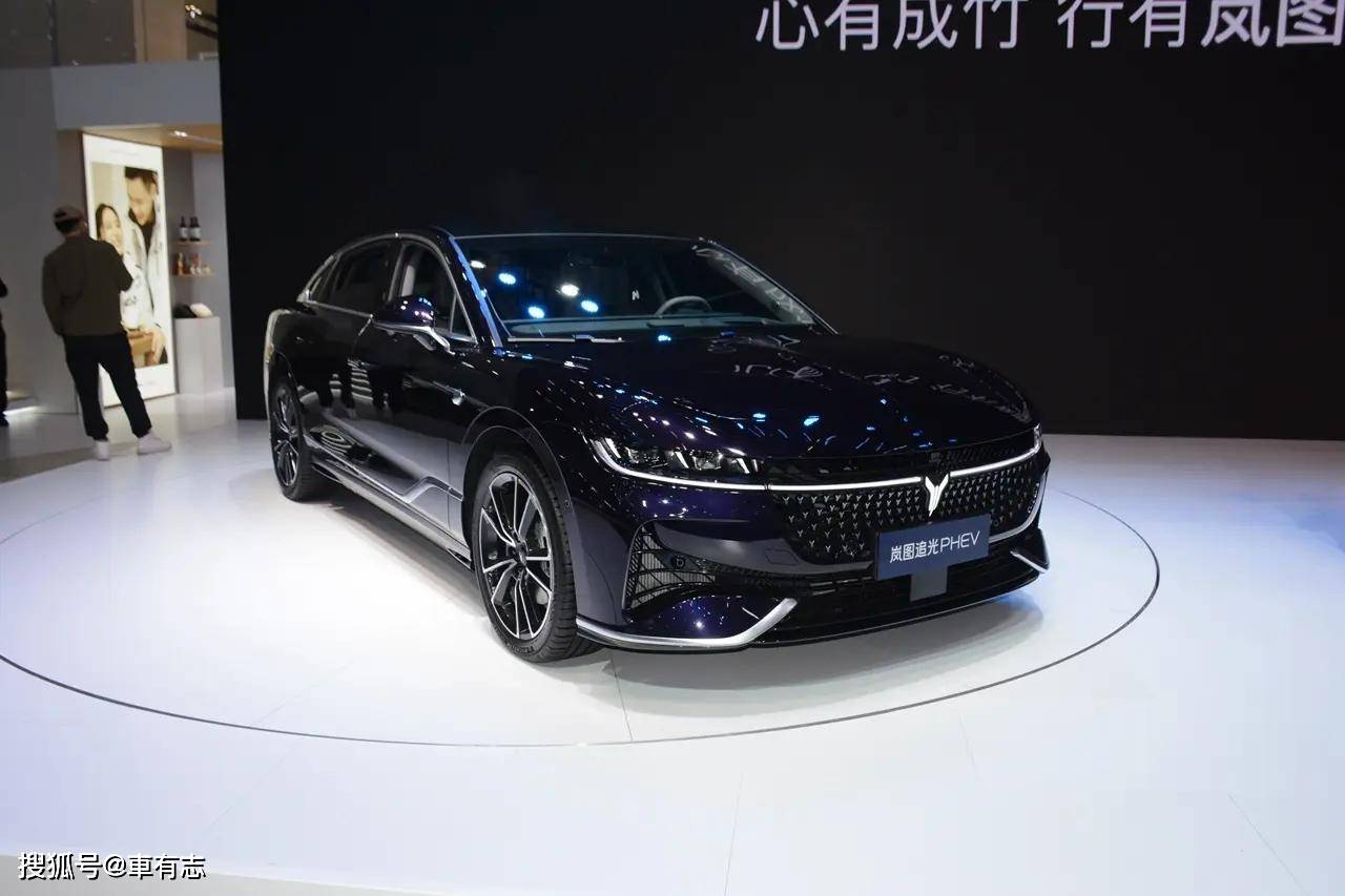 入门即高配，25.28万元起售，岚图追光PHEV该怎么选？_搜狐汽车_搜狐网