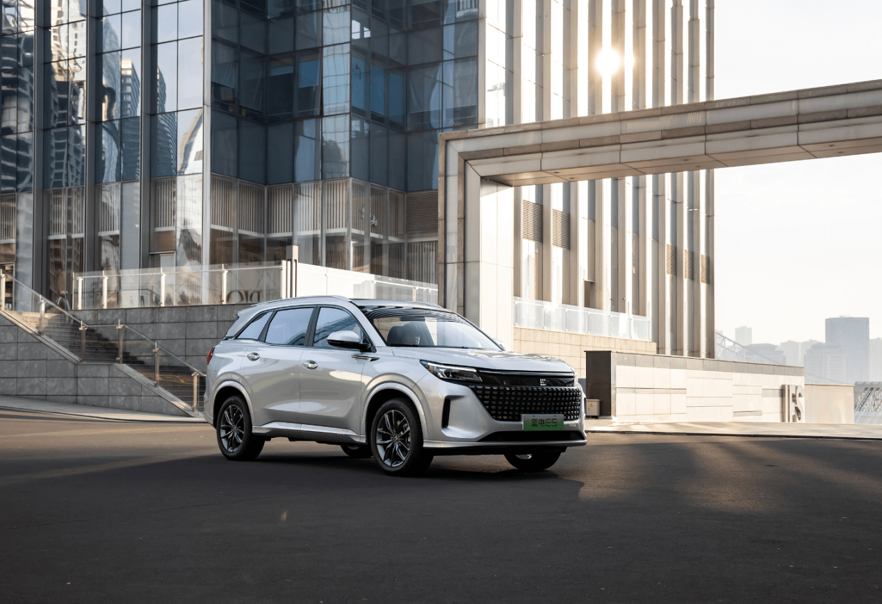 买插混省钱就是硬道理，论质价比蓝电E5比欧尚Z6 iDD更胜一筹？_搜狐汽车_搜狐网