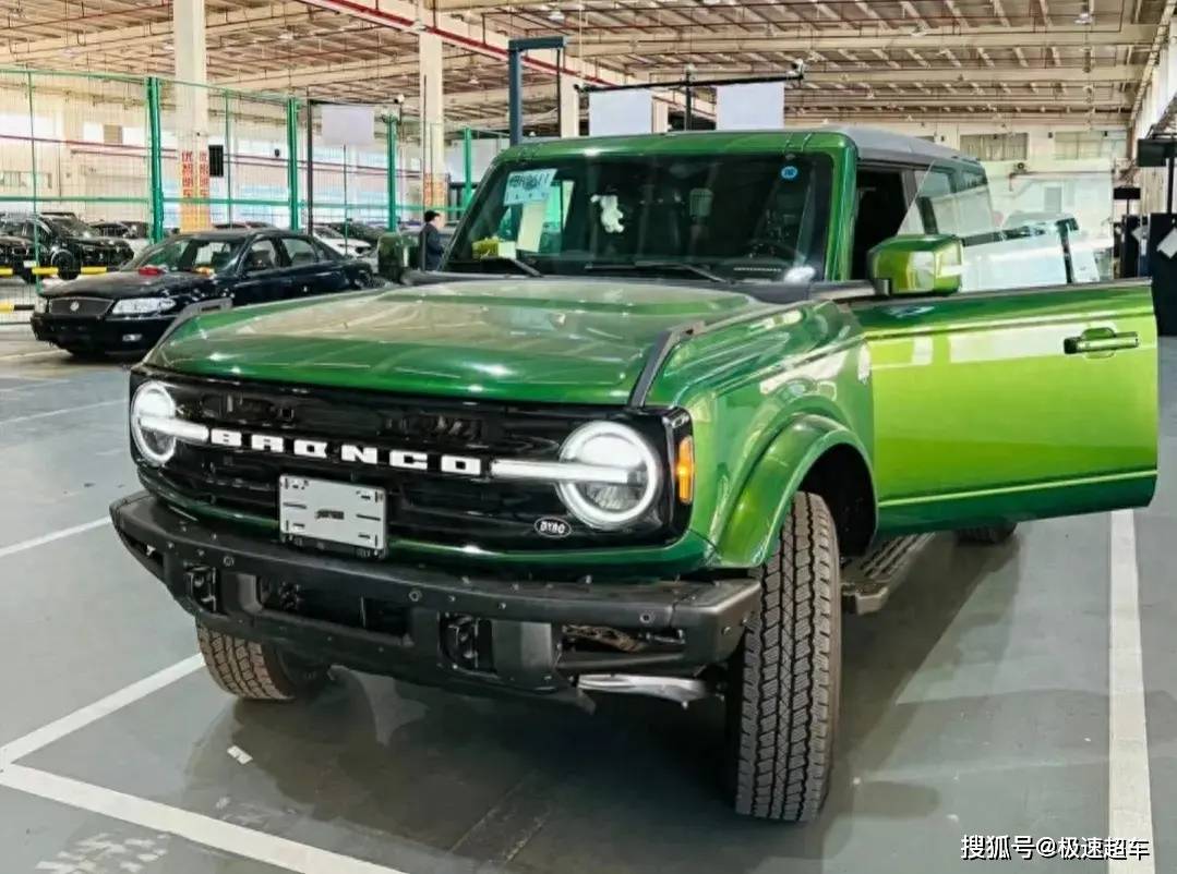 工厂实拍福特BRONCO烈马，大气磅礴，2.3T+8AT，翠绿色涂装真帅气_搜狐汽车_搜狐网