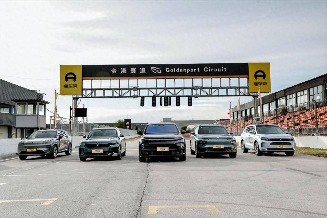 五台热门SUV大横评，L7和M7都相继“拉胯”，只有它“屹立不倒”！_搜狐汽车_搜狐网