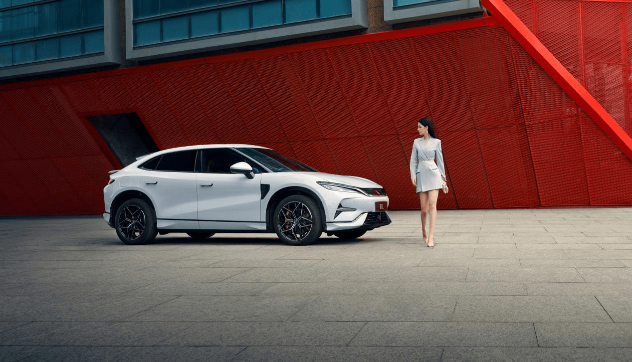 比亚迪宋L上市，主力款降了4万，小鹏G6、Model Y还坐得住？_搜狐汽车_搜狐网