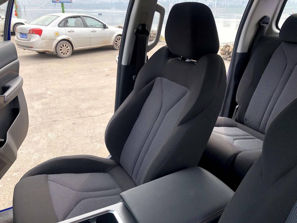 轻松驾驭大块头，长安F70蓝鲸版动力和操控都很不错_搜狐汽车_搜狐网