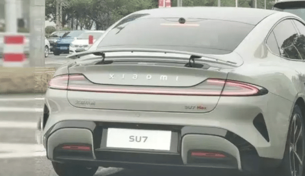 雷军摊牌了,100亿造出的小米汽车已经面世,实车曝光! 搜狐汽车 搜狐网