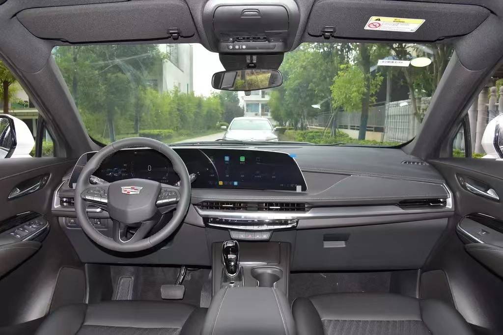 凯迪拉克XT4：跌至亲民价，标配9AT＋33英寸曲面屏，值得购买吗？_搜狐汽车_搜狐网