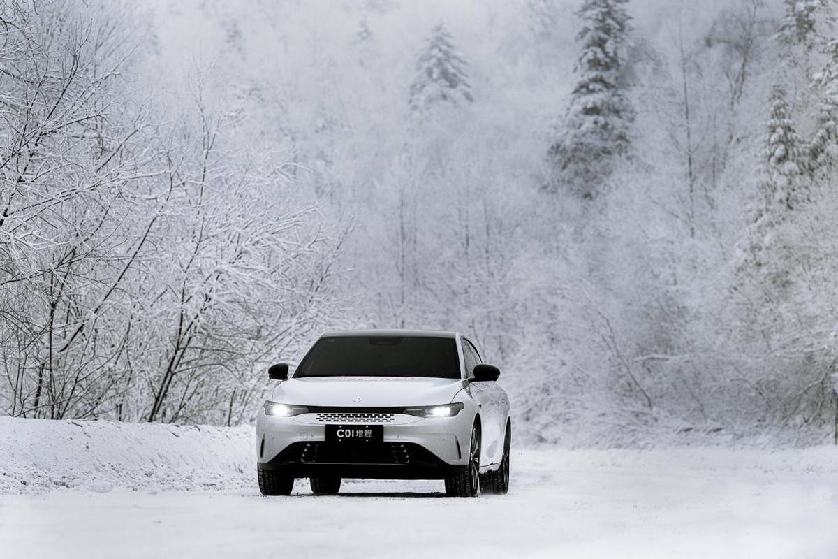 零跑C01深蓝Sl03 启源A07擂台比武，家庭用车最优解来了_搜狐汽车_搜狐网