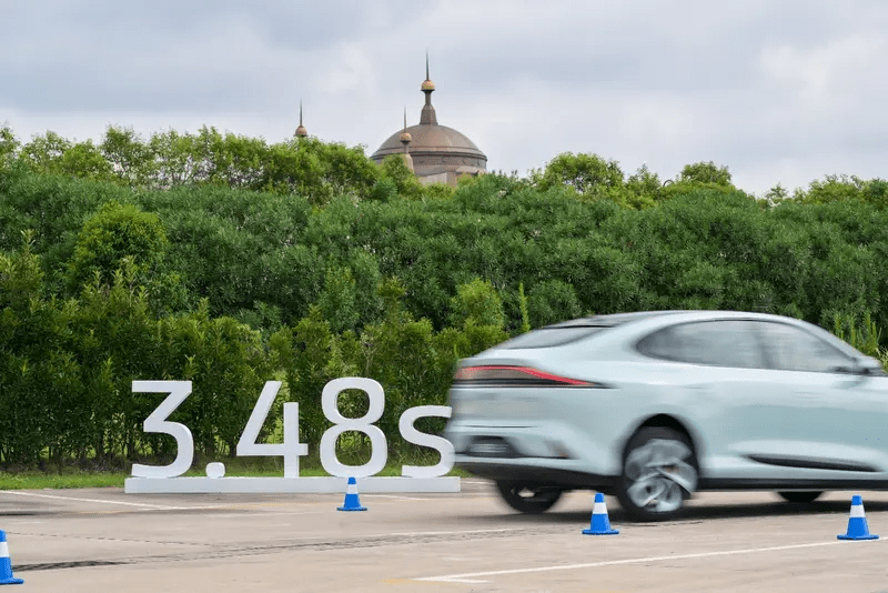 智己LS6的L3测试牌照之路与七周霸榜背后的力量_搜狐汽车_搜狐网