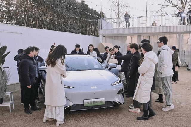 预售18.8万起，800v快充3.49s破百，吉利银河E8开卷_搜狐汽车_搜狐网