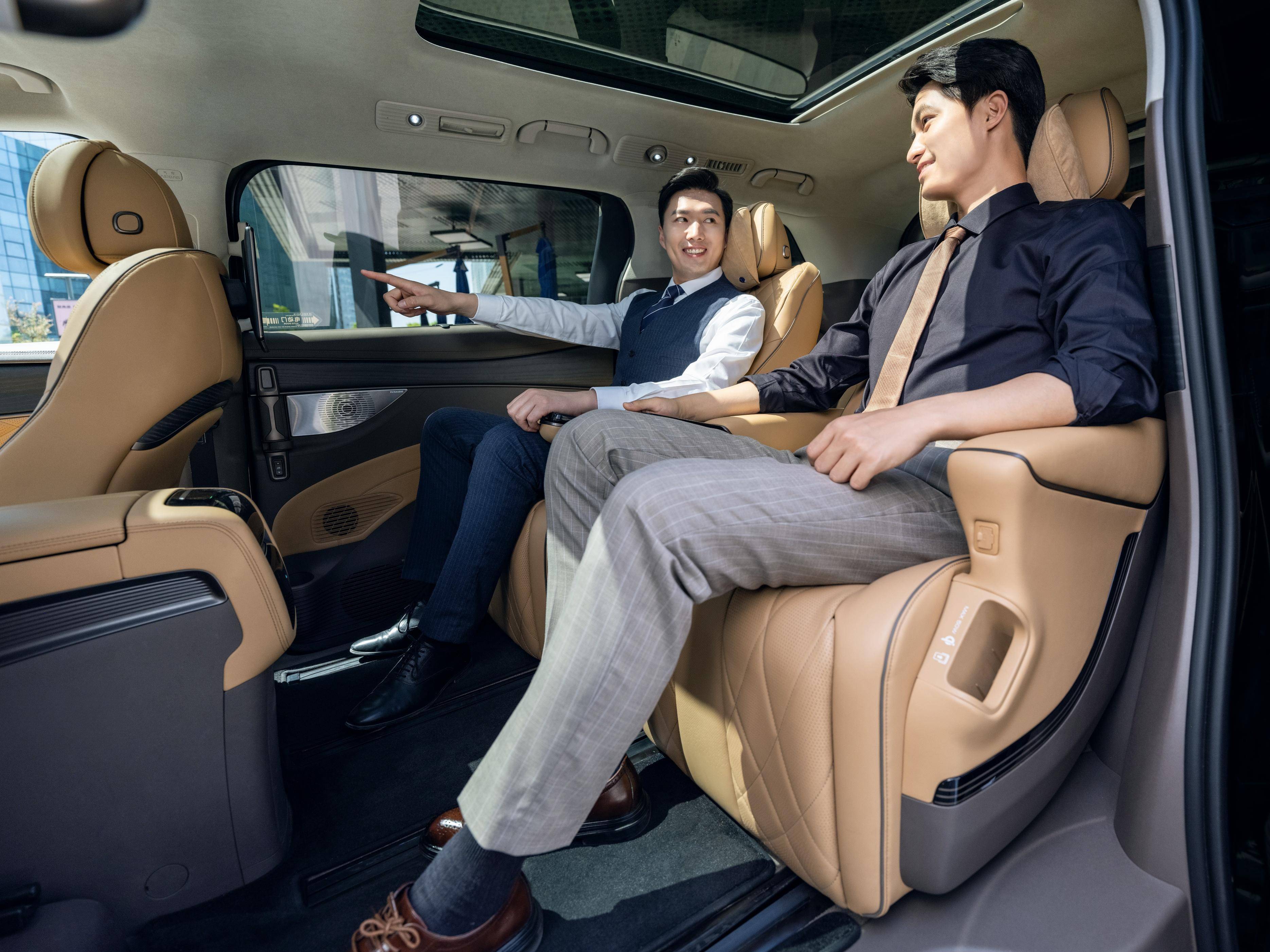 中国卖得最好的MPV！腾势D9荣膺2023年全品类MPV销量冠军_搜狐汽车_搜狐网