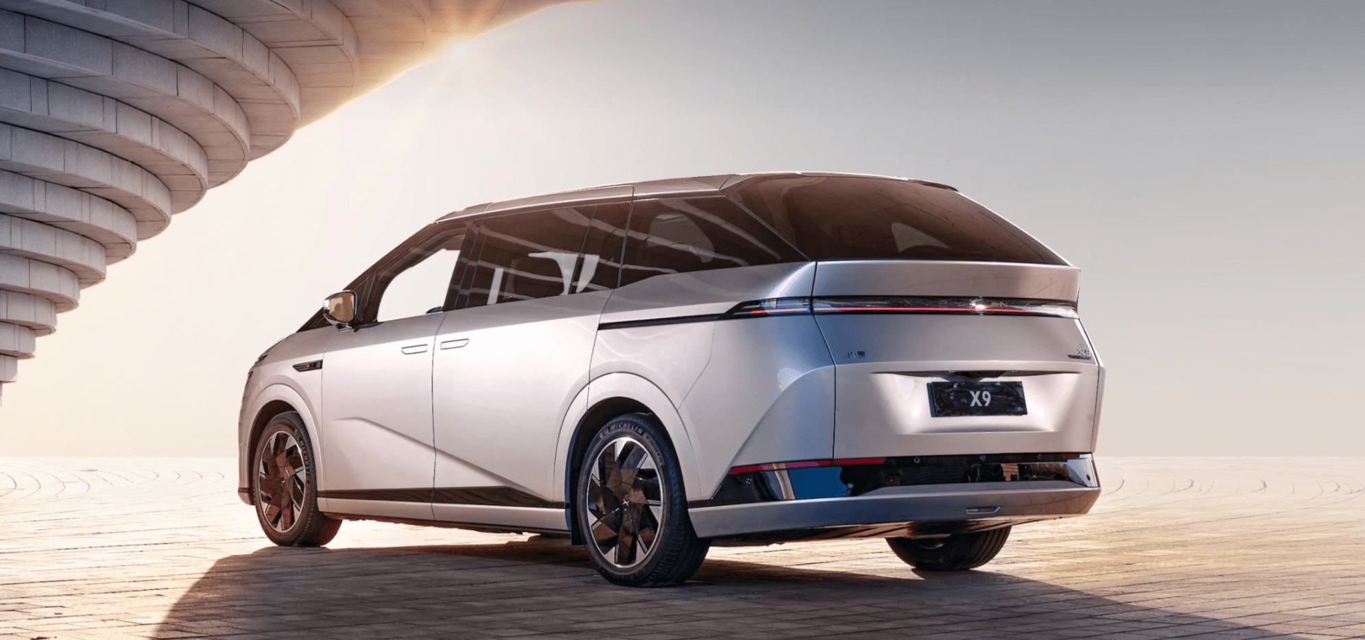 新车丨小鹏X9上市，售35.98万起，最高702km续航，共三个续航版本_搜狐汽车_搜狐网