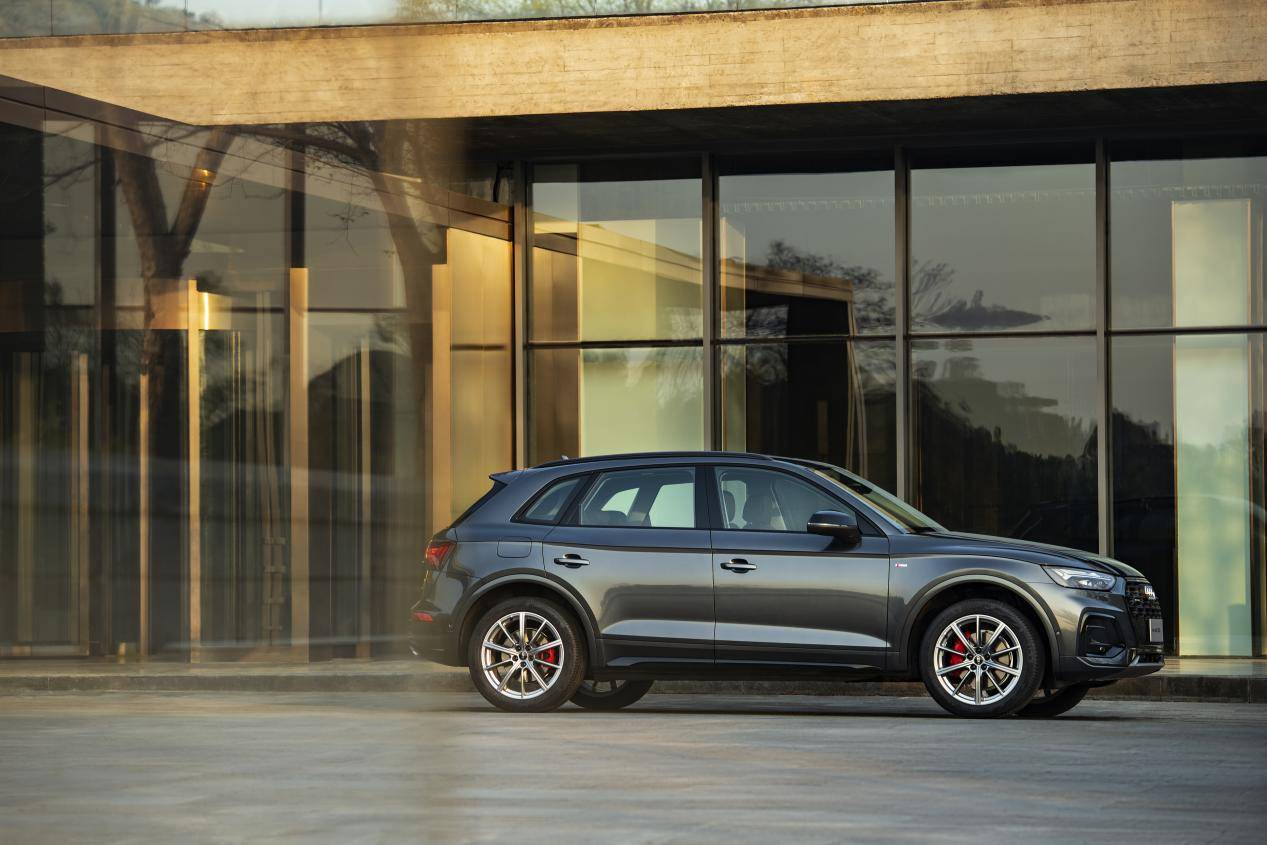 豪华中型SUV的最优选择，奥迪Q5L凭销量实力出圈_搜狐汽车_搜狐网